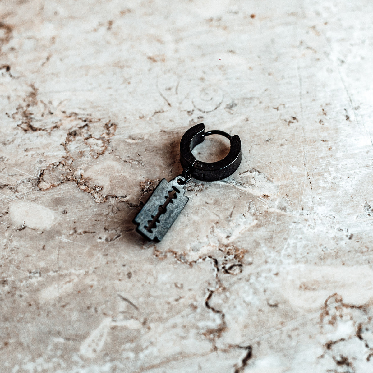 Black razor blade – Menaxe Chile